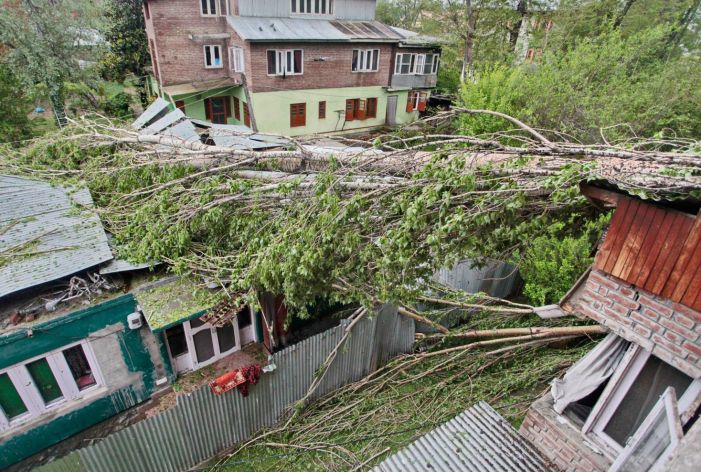 Hail, Windstorm Damage Several Houses, Crops In Sopore, Tral - The ...